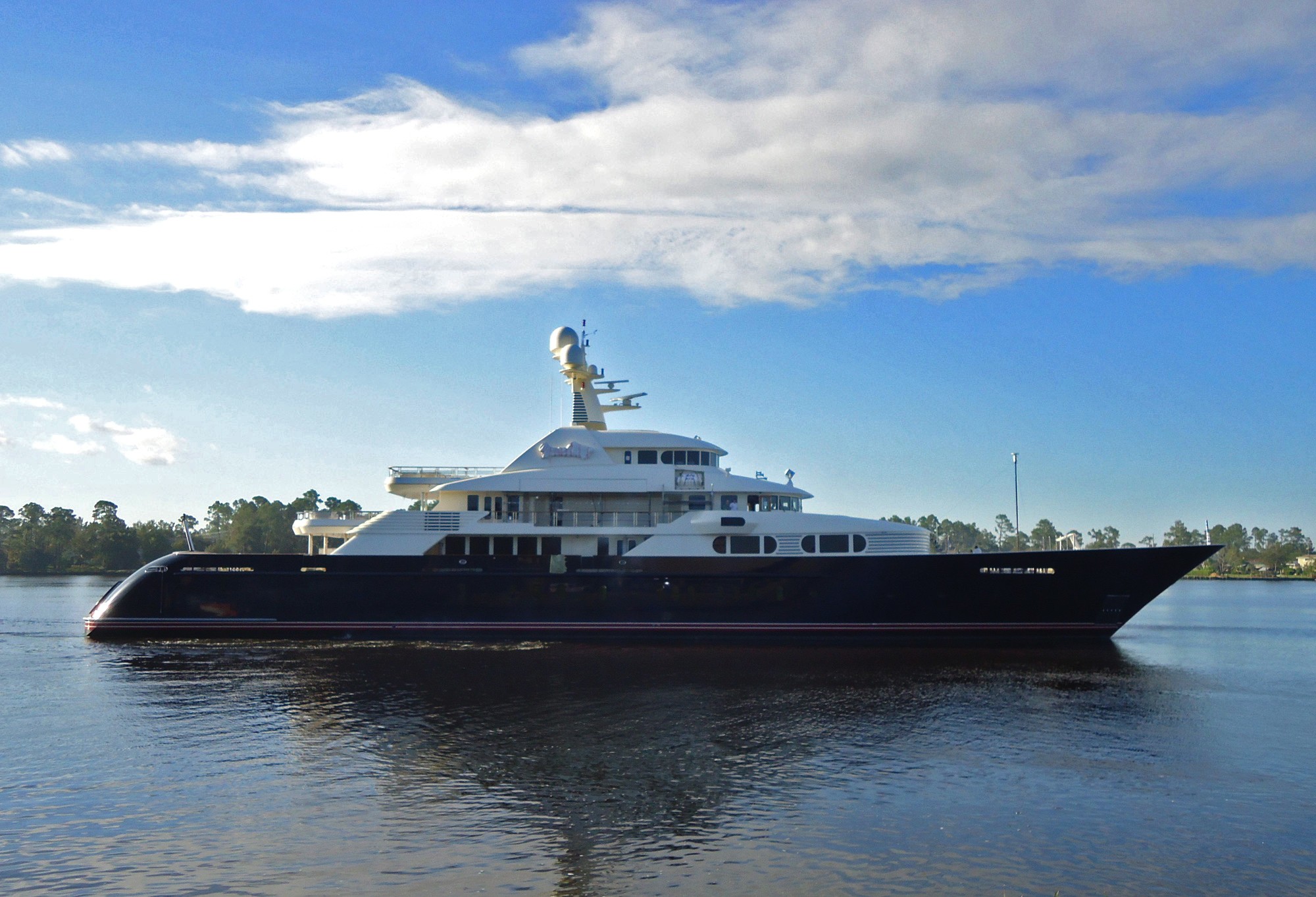 Yacht COCOA BEAN, Trinity Yachts | CHARTERWORLD Luxury Superyacht Charters